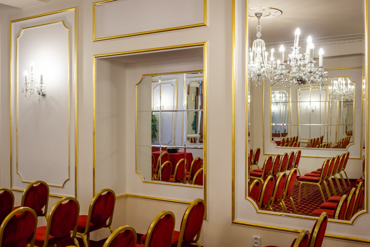 Bridge Room - Hotel Ambassador